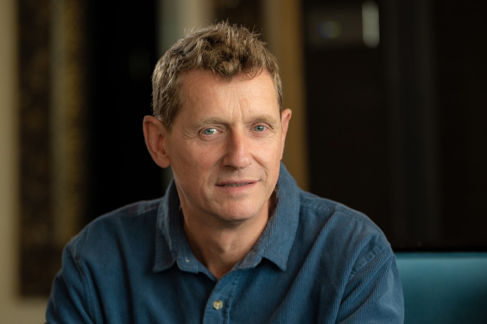 Peter Whitehead discusses the importance of independent media on Talkin ...